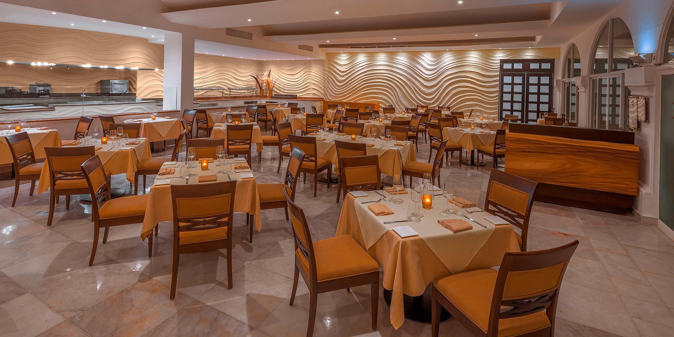 Góndola - International buffet restaurant | Cozumel Palace®